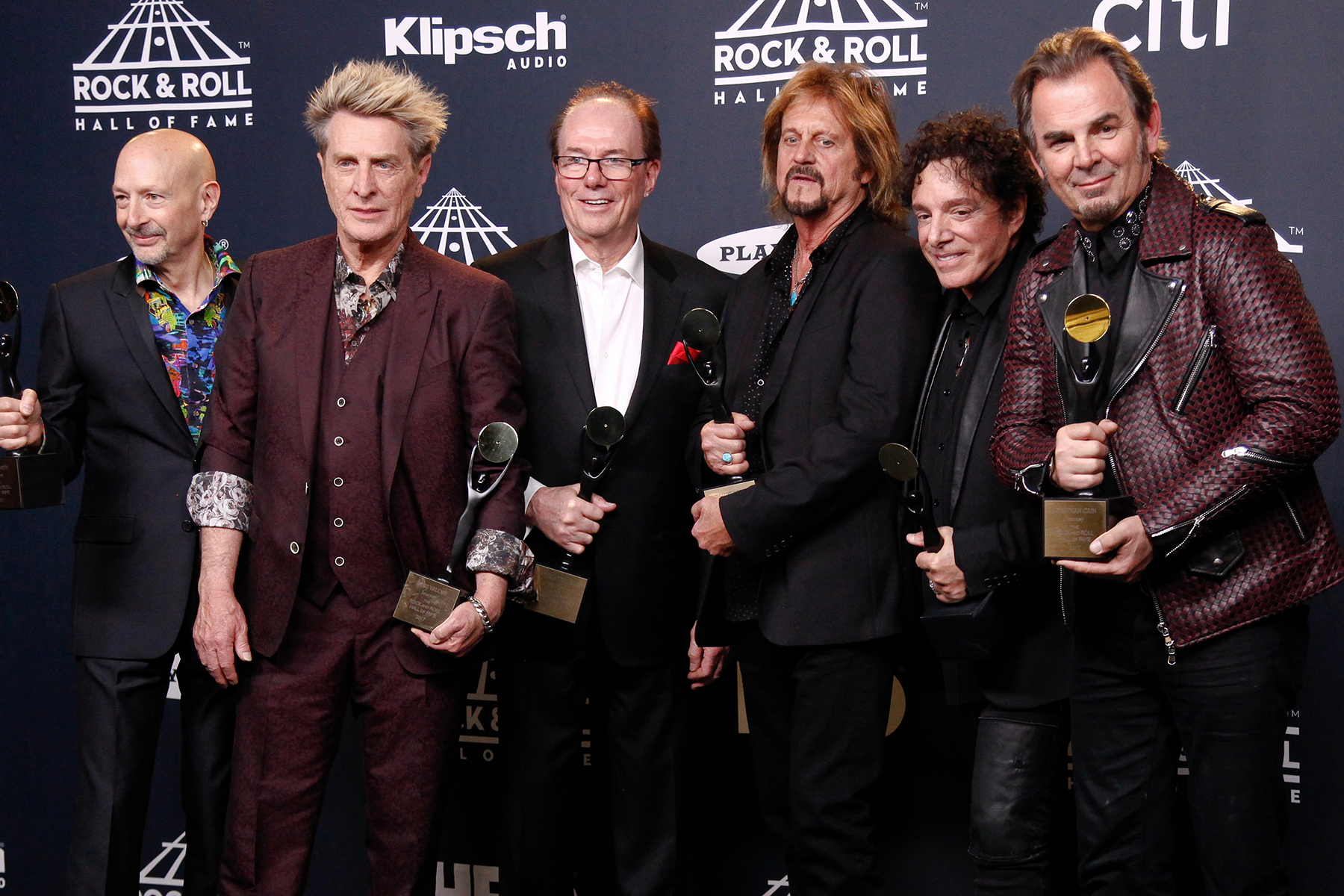 Journey cambia la letra de ‘Don’t Stop Believin’ y enoja a sus fans ...